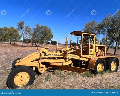 Old Caterpillar 1937 Model Grader Abandoned On Farmland In Queensland