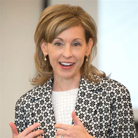 General Dynamics 主席兼首席執行長 及在國防領域中的高級女性領導者