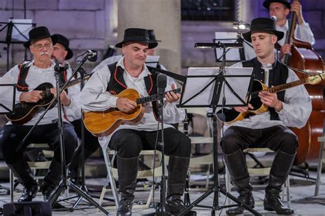 083638 Lindjo Ispred Dvora 20062021 Vlevi 4197 28medium 29 