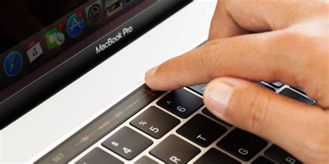 No No Let S Hear This Out Says Judge Waving Away Apple S Attempt To