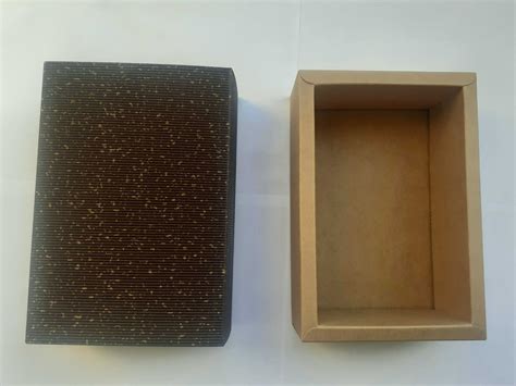 Картонена кутия за подаръци с Ягодово • Olx Bg