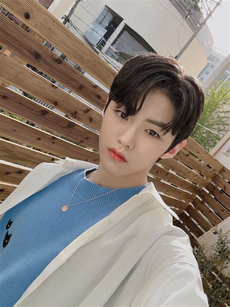 [잡담] 소판 홍성민 강민서 김규래 링치 히카리 셀카 뜬 거 볼 사람 인스티즈 Instiz K Pop 예능 카테고리