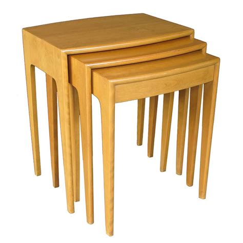 A Sleek Set Of 3 American Solid Maple Nesting Tables Wakefield At 1stdibs