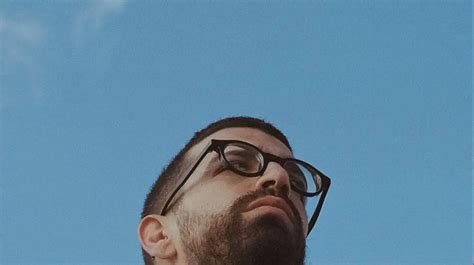 חנן בן ארי מוציא שיר חדש עטלף עיוור האזינו וואלה תרבות