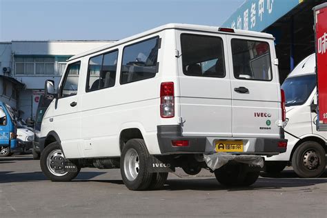 依维柯得意 2021款 2 5t A35 M1客车5 9座短轴低顶双胎手动门图片 依维柯 8 52张图片 汽车外观图库 懂车帝