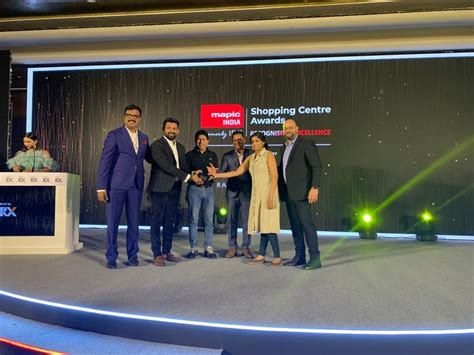 Saurabh Agarwal Amit Suryavanshi Presenting An Award To Lulu Malls India Kochi At Mapic India