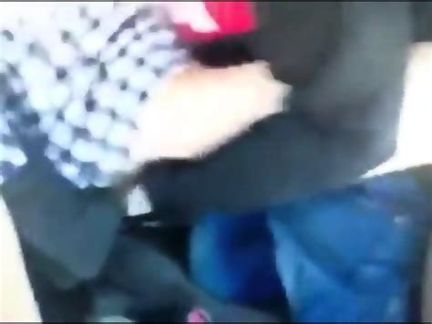 Hijab Main Dalam Mobil