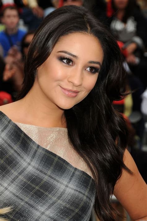 Dreamsmania Fun World Hot Shay Mitchell Stunningly Gorgeous