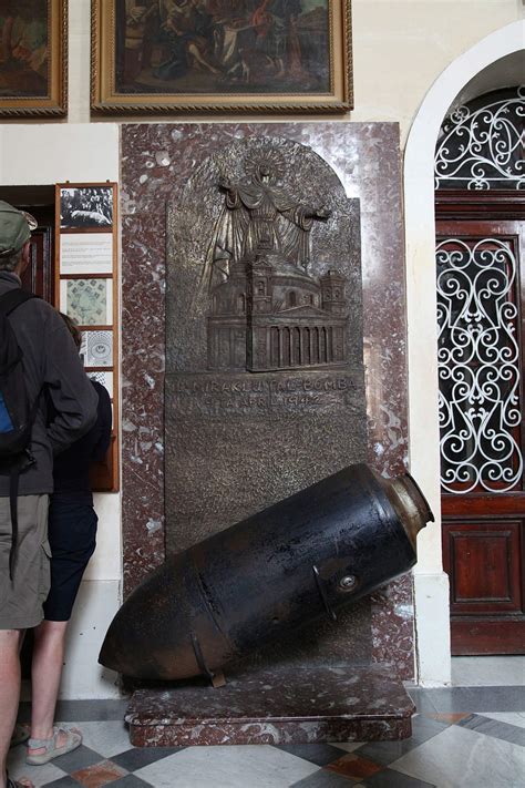 La Iglesia De Malta Que Venera A Una Bomba