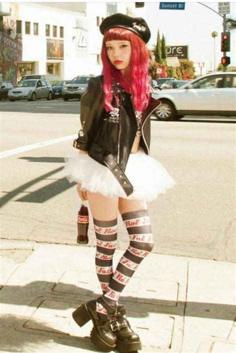 Pin By Mory Momoty On Japanese Fashion Harajuku Fashion Street