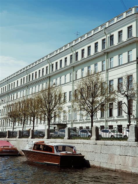 집 밖의 감기 강가 강가의 건물 건축 겨울 겨울 풍경 경치 경치가 좋은 고요한 관광 관광객 그림 같은