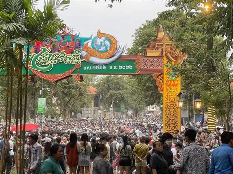 ក្រសួងទេសចរណ៍ ថ្ងៃទី៣ នៃពិធីបុណ្យចូលឆ្នាំ ពលរដ្ឋលេងកំសាន្ត នៅរមណីយដ្ឋានវត្តភ្នំ