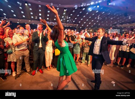 N Vas Valerie Van Peel And N Va Chairman Bart De Wever Pictured Dancing At The Zomerfeest