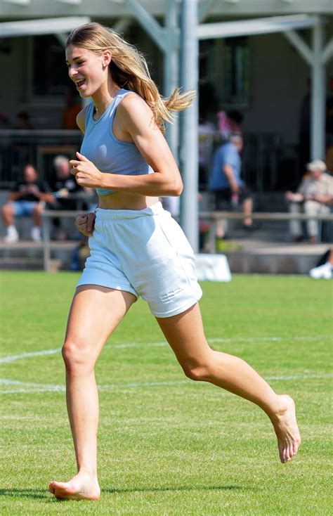 Jule Brands Feet
