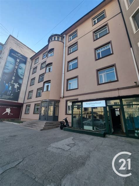 Их дэлгүүрийн зүүн талд обьект