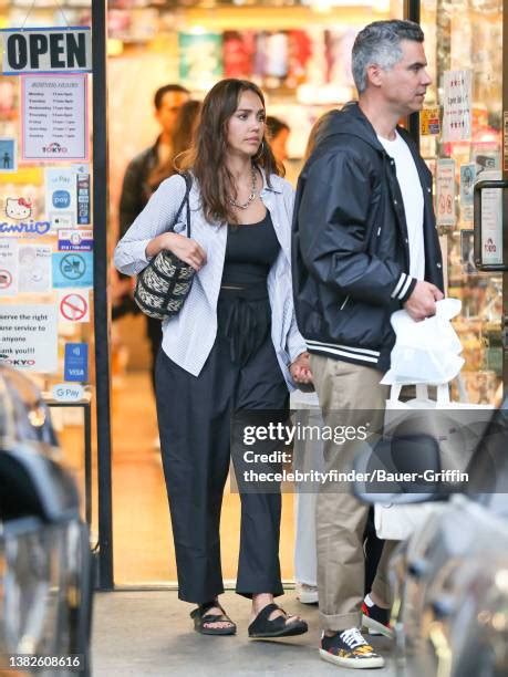 Jessica Alba Paparazzi Photos And Premium High Res Pictures Getty Images