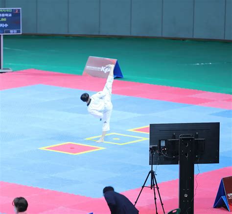 국가대표 인하서 태권도 대표 선발전중📸 ⠀ 인하서는 폭력과 강압적인 훈련과 억압적인 지도가 아닌 태권도 이상의 가치를 지향하는 교육으로 전국대회 입상과 상위 대학