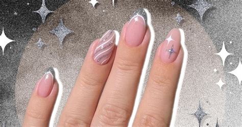 Серебряный френч со звездами — модный и красивый маникюр на Новый год 2024 Thegirl