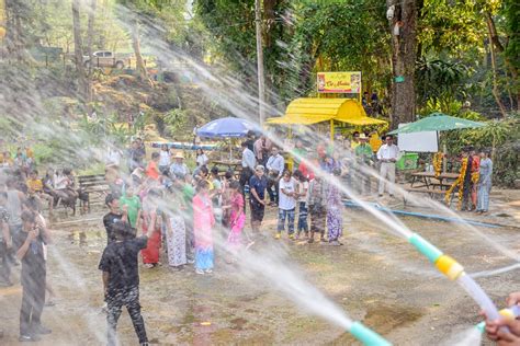သင်္ကြန်အကြိုနေ့မြ Be Falls ပွဲကောက်ရေတံခွန်အပန်းဖြေစခန်း Facebook