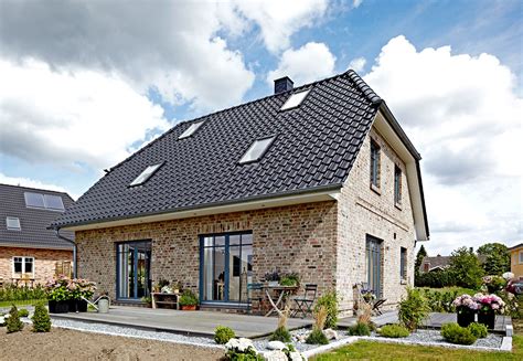 Дом с серой крышей 80 фото красивые картинки и Hd фото