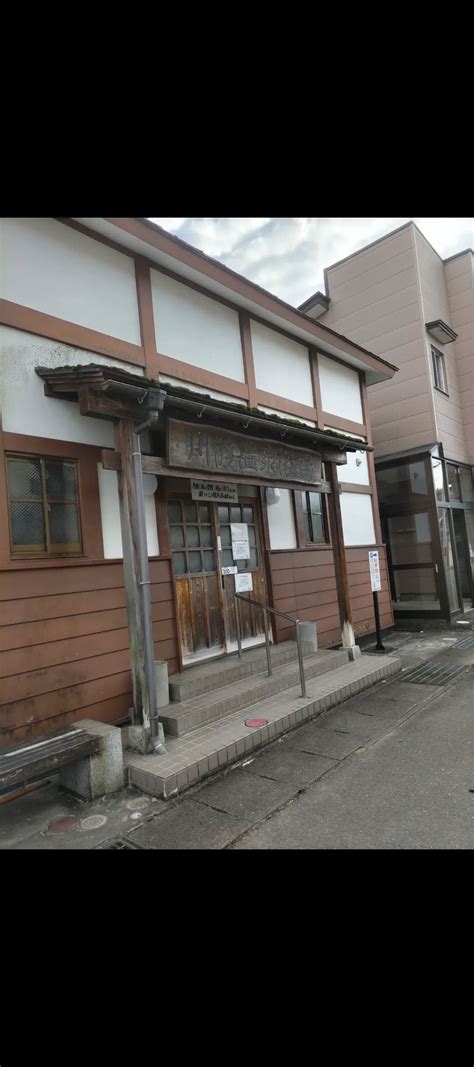 宮城にある最高の泉質を味わえる温泉。 高硫黄濃度の源泉かけ流しで入れば温泉 の概念が変わります。 ここは温泉好きの人でもほぼ知らない まさに
