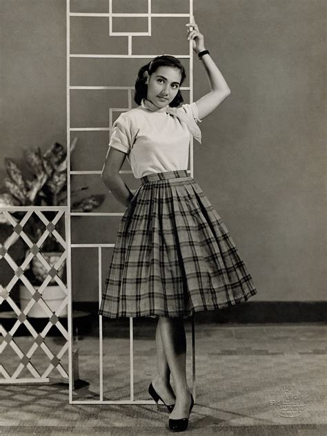 Vintage Fashion 1950s Teenage Girls With Their Doo Wop Dresses The