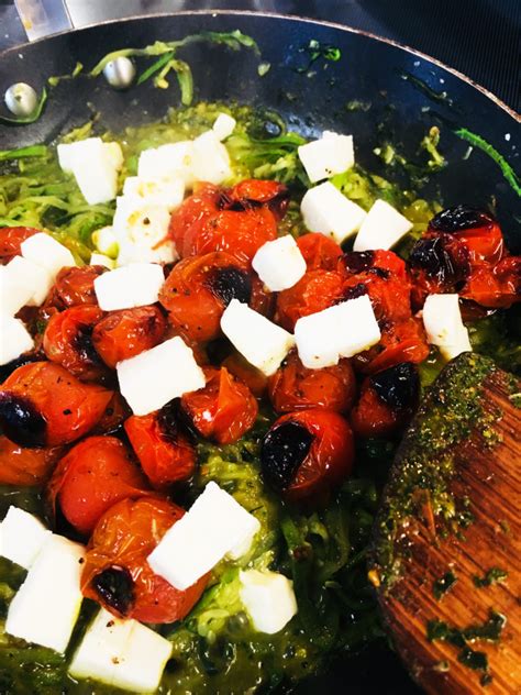 Caprese Zucchini Noodles Cooks Well With Others