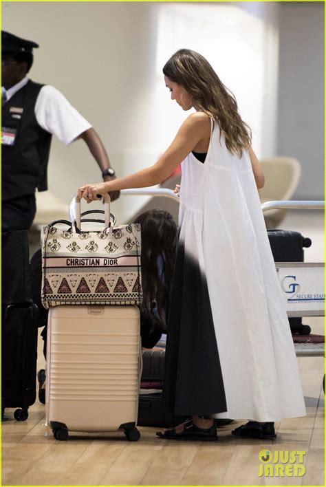 Jessica Alba Dons Flowy Black White Dress For Her Flight Photo Jessica Alba Photos