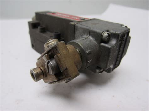 Numatrol Lr3 0201 Pneumatic Limit Switch Valve 18 Npt Ports