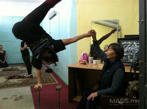 Б Норовсамбуу Ард түмэн хэзээ циркийн байртай болох юм бол цөхөрч байна даа