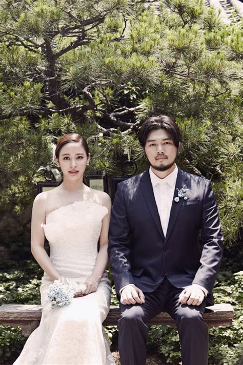 Photos Park Hee Von And Yoon Se Yeong Get Married After 3 Years