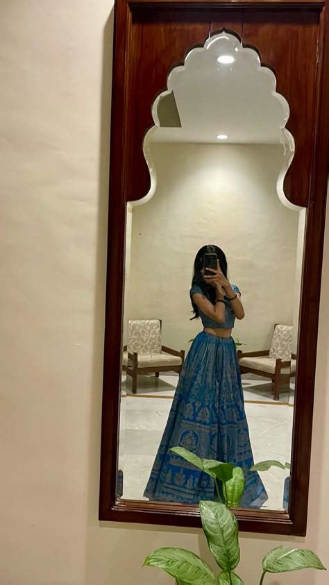 Indian Traditional Mirror Selfie