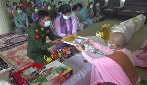 တပ်မတော် ကြည်း၊ ရေ၊ လေ မိသားစုများနှင့် စေတနာရှင်ပြည်သူများက ဆွမ်း ဆန်တော်၊ ဆီ၊ ဆား၊ ပဲ အမယ် ၄ မ