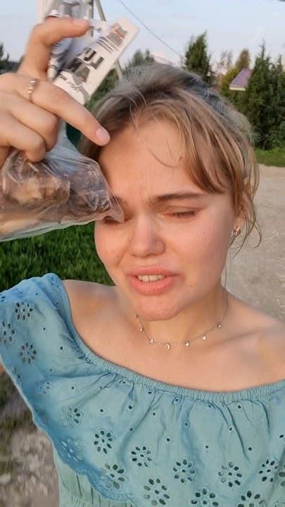 а мужик думал что какашки А я то думала что смотрит на меня и