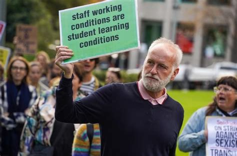 සේවකයින්ට මිලියන ගණනක හිඟ වැටුප් ගෙවීමට සිදුවූ ඔස්ට්‍රේලියා විශ්ව විද්‍යාලය Auslanka Tv