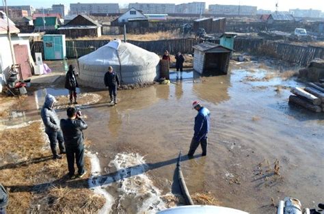 Цэвэр усны шугамд гэмтэл гарч айлууд усанд автлаа