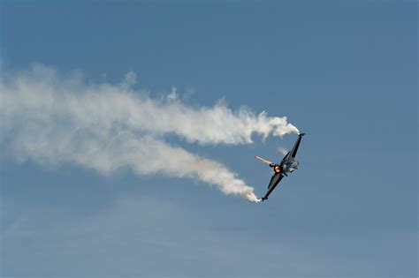 배경 화면 하늘 차량 비행기 일반 역학 F 16 Fighting Falcon 군 장난감 에어쇼 지구의 분위기 곡예 비행 4742x3161