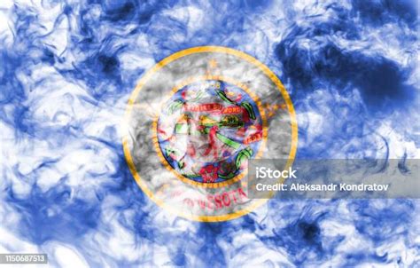 미국 미네소타의 국기는 파란색 빨간색과 노란색의 다른 색상에 독립의 날에 회색 연기에 대해 정치적 종교적 분쟁 세관 및 납품 0