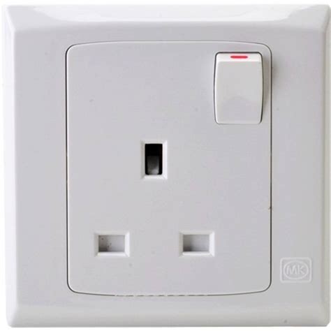 MK A Gang Switched Socket Outlet S WHI