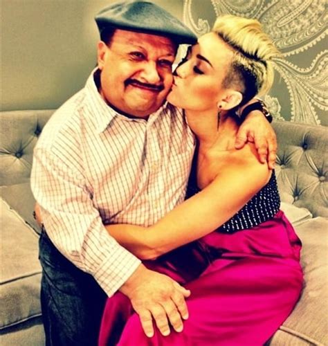 Miley Cyrus Seduces Selena Gomezs Dad
