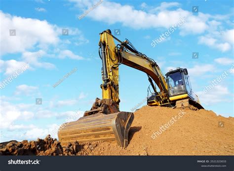 17 Thousand Earthmoving Excavation Activities Royalty Free Images