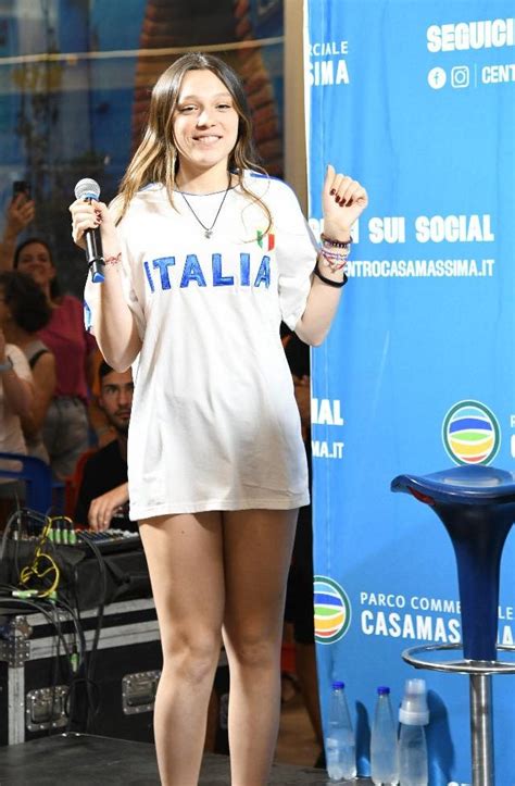 Amici Sarah Al Parco Commerciale Di Casamassima Per Un Incontro Con I Fans