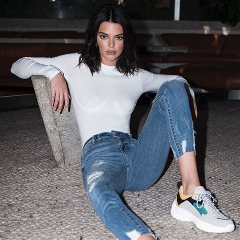 Kylie Jenner Ripped Black Jeans Kylie Jenner Style Photos Fashion