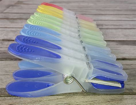 무료 이미지 손 구두 비행 플라스틱 서핑 보드 푸른 화려한 잼 안경 신발류 산 다루는 법 고정 옷핀 집게 가전 제품 가정 용품 가정의 도움