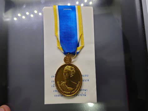 เหรียญเงินกาหลั่ยทอง แพรแถบ ที่ระลึกมหามงคลเฉลิมพระชนมพรรษา 5 รอบ สมเด็จพระนางเจ้าสิริกิติ์ ฯ