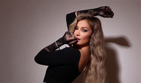 Galerie Foto Loraand într Un Costum De Baie Extrem De Decoltatand Artista Nu A Scandpat De Critici