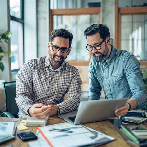 Premium Photo Real Estate Developer And Architect Discussing New