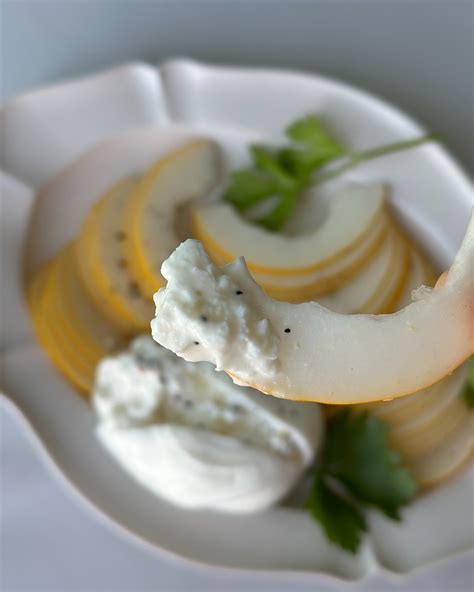 자연과 가장 가까운 제철먹거리를 소개합니다 💛성주 유기농 참외 오픈했습니다 모양이나 향은 좋은데 먹어보면 맛은 만족하기