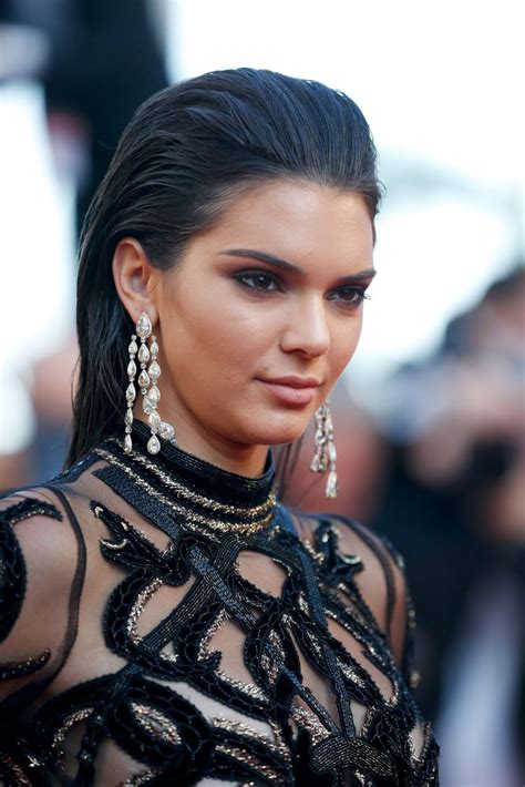 SEXIES KENDALL JENNER IN CANNES MAL DE PIERRES PREMIERE Foto Bokep Bokep Artis Foto