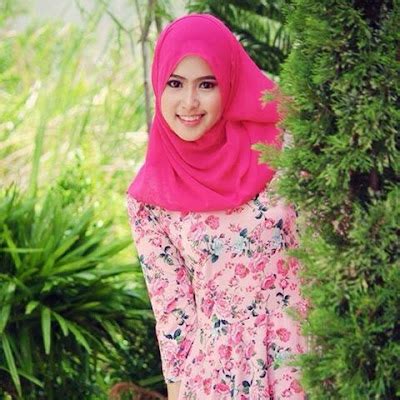 BUKU TIGA LIMA Koleksi Gambar Gadis Melayu Bertudung Yang Cun Melecun